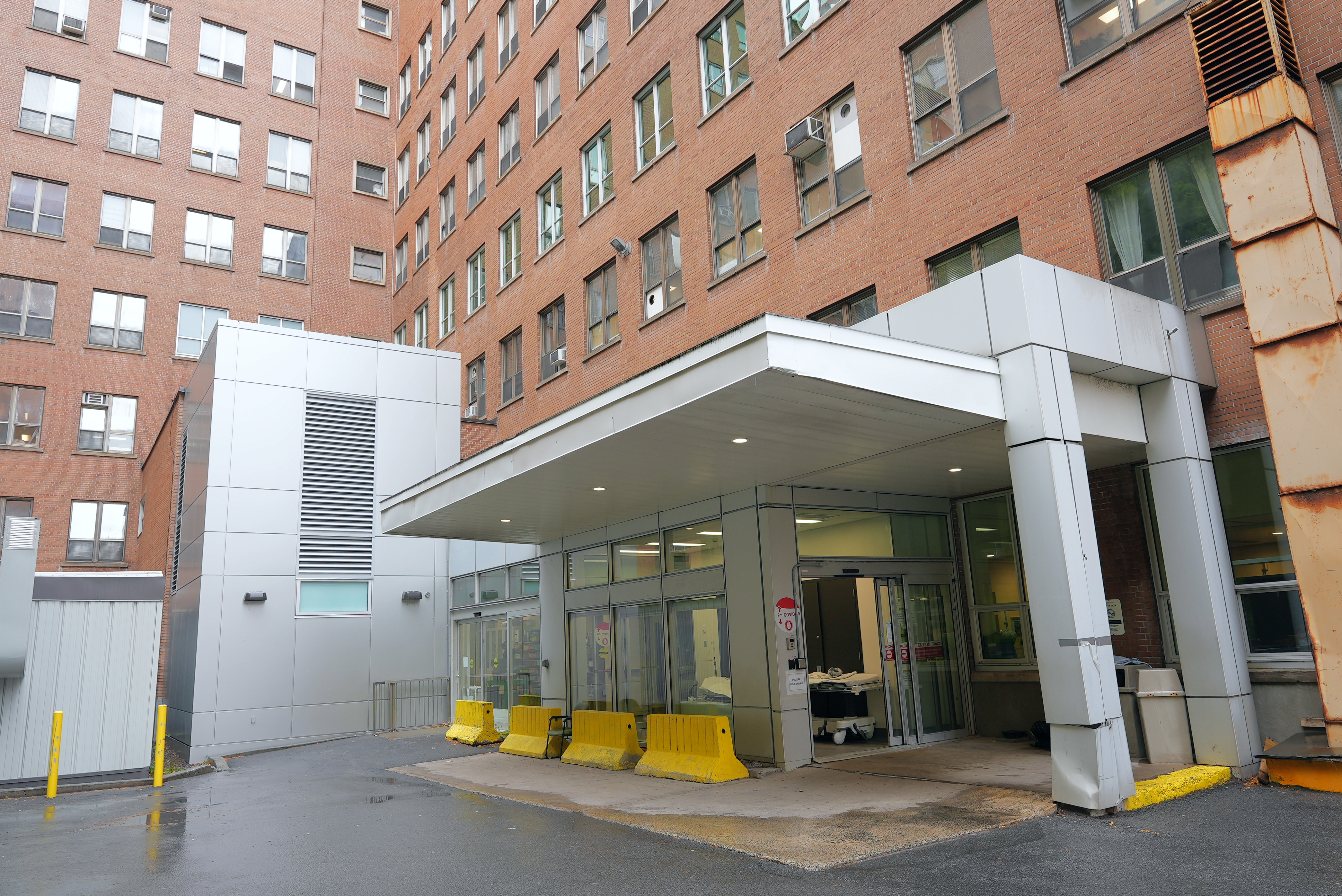 Seven new patient rooms for the newly renovated MGH ED | McGill ...