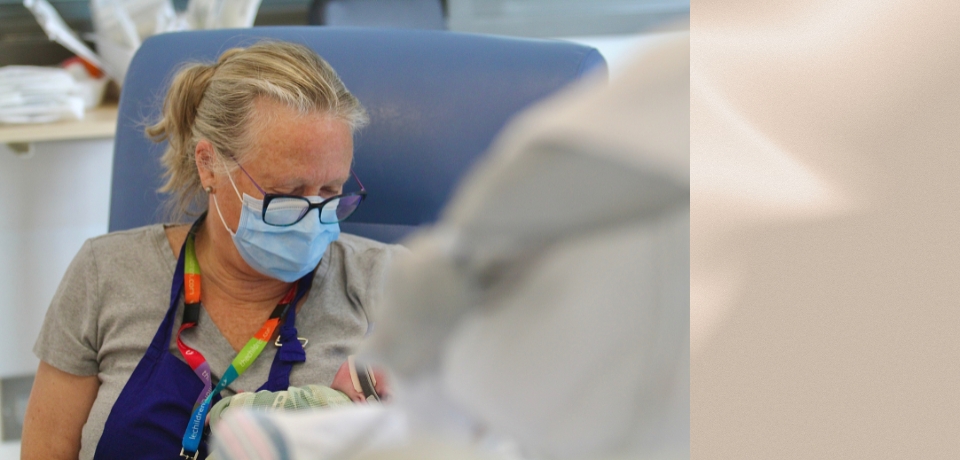 ‘Grand-Mama Anne’ volunteers at the Montreal Children’s Hospital ...